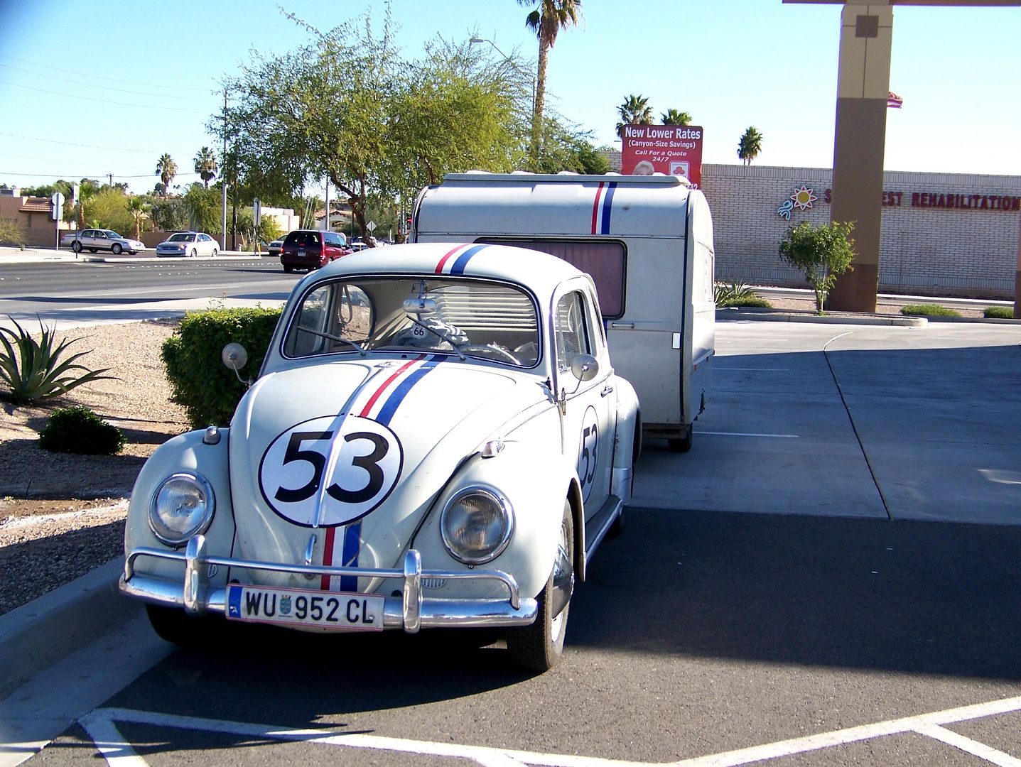 Couple Catches travel bug, Yuma. - Itinerant Air-Cooled