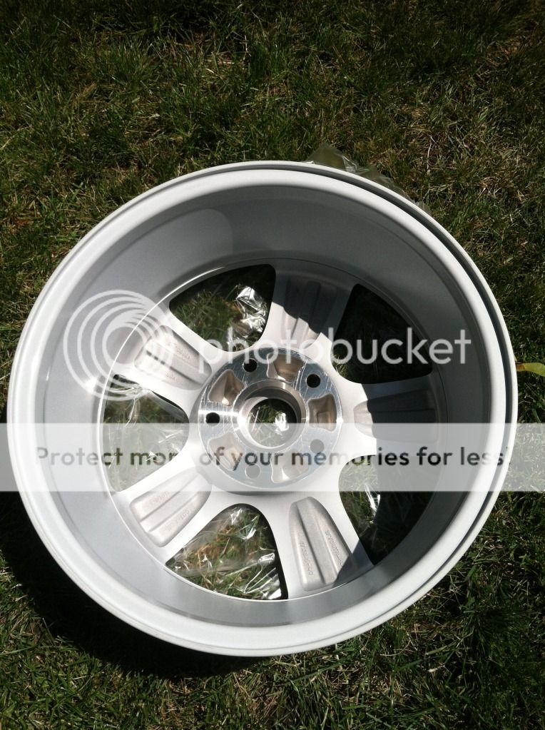 Volkswagen Routan OEM (original equipment) 17" wheels specifications ...