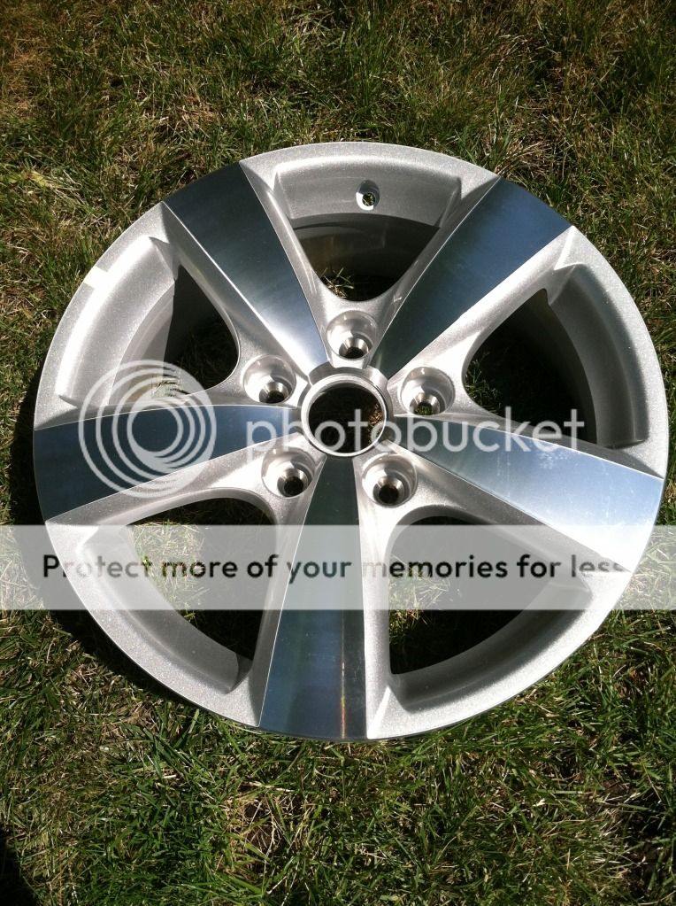 Volkswagen Routan OEM (original equipment) 17" wheels specifications ...